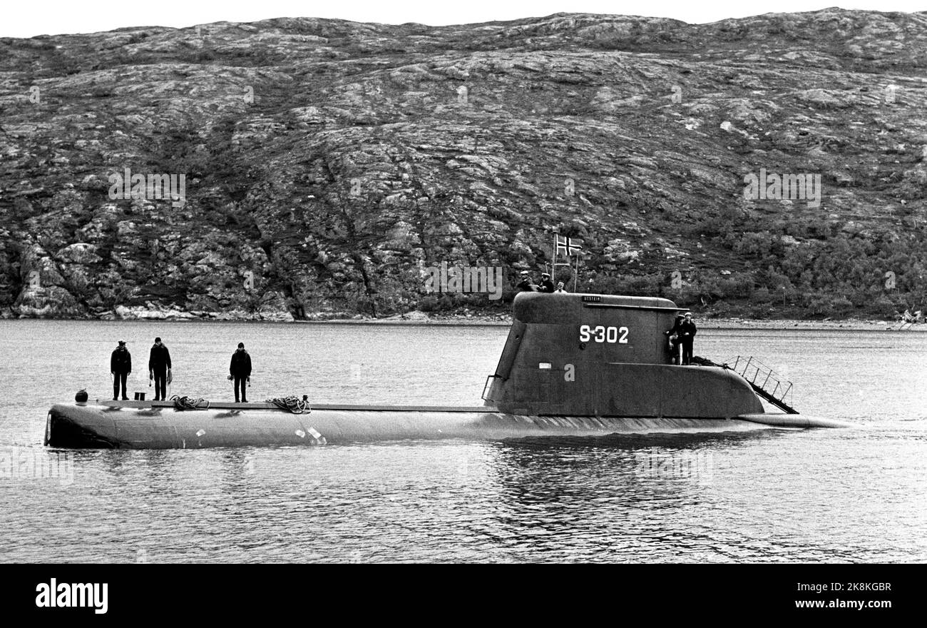Finnmark 19710818 Norwegian U-boat in surface position with soldiers on ...