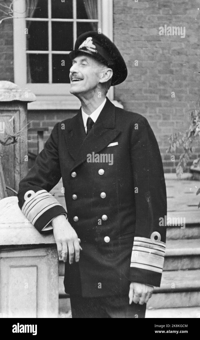 London, summer 1942 King Haakon VII, in uniform, smiles. Photo; Ntb ...