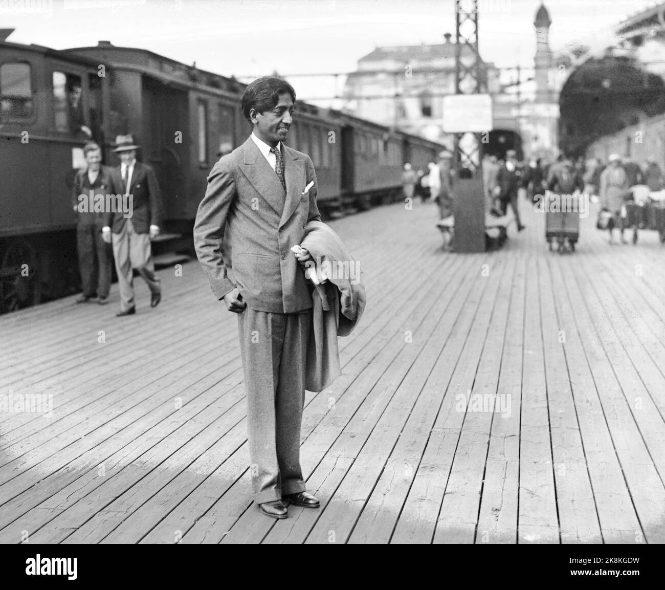 Oslo 19380901. Jiddu Krishnamurti in Norway. Krishnamurti (1895-1986 ...