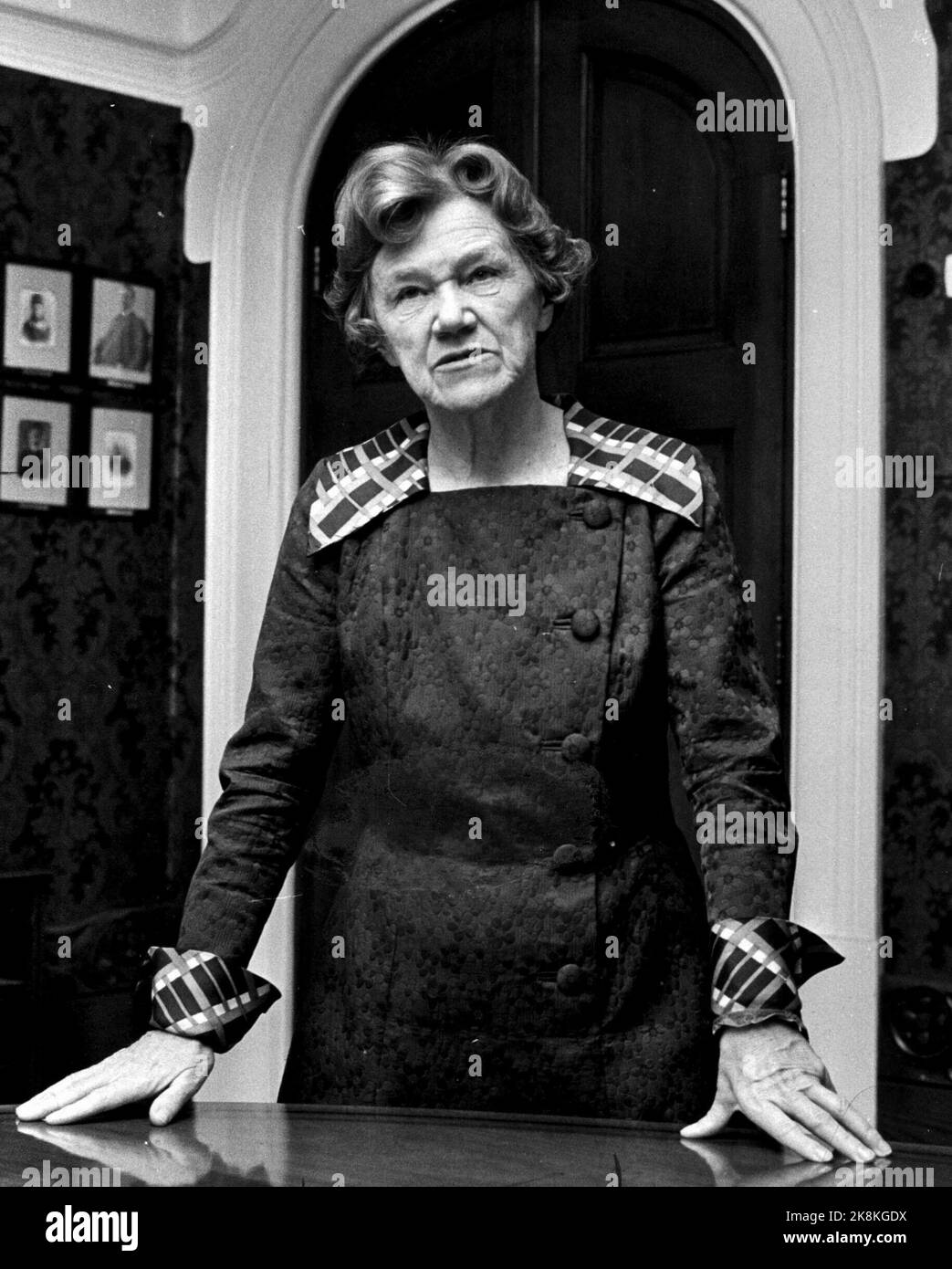 1907 1999 Black and White Stock Photos & Images - Alamy