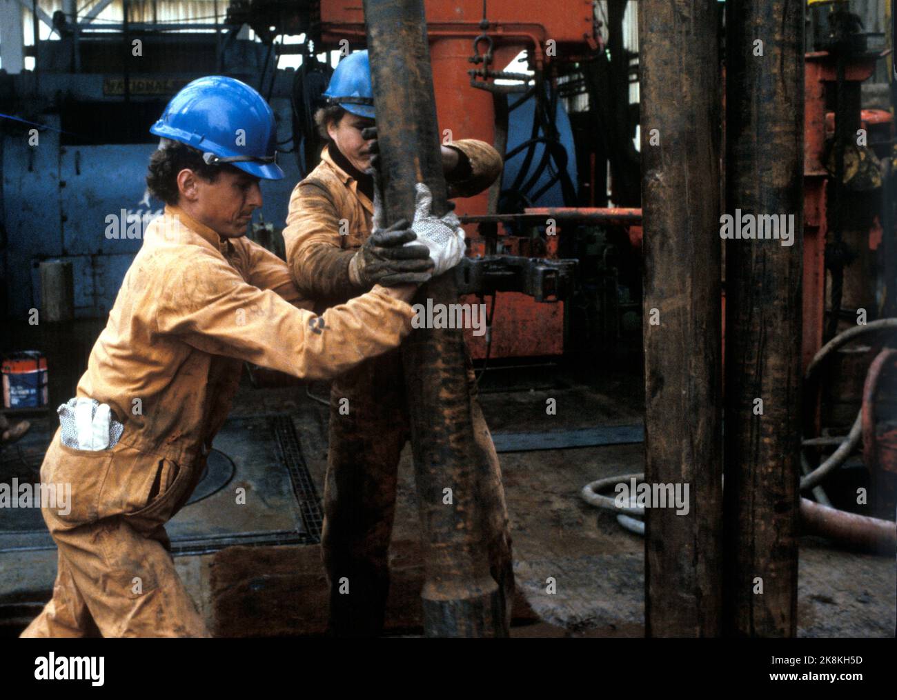 1982 oil drilling drilling photo hi-res stock photography and images ...