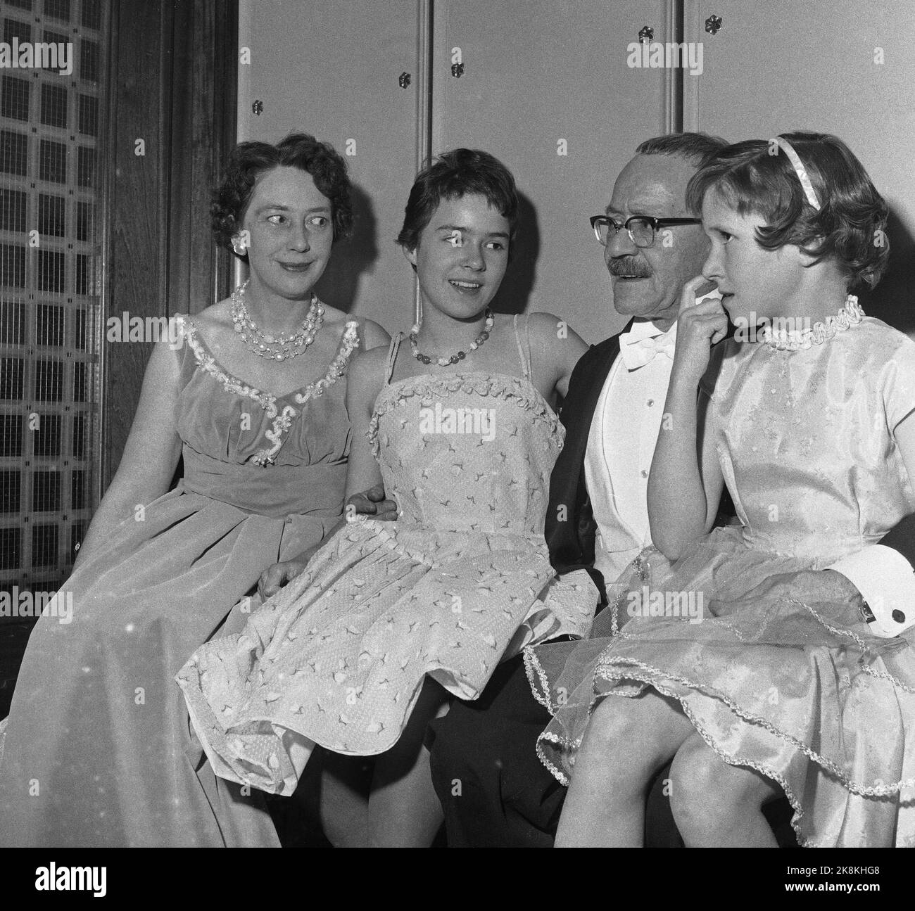 Oslo 19590427 Arnulf Øverland turns 70 and 110 people meet at Hotel ...