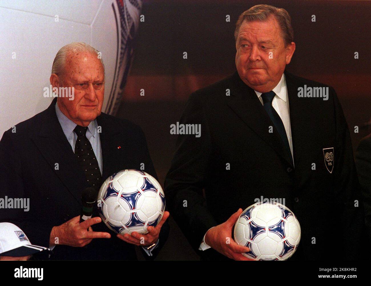 Erik johansen ntb soccer initiation balls hi-res stock photography and ...