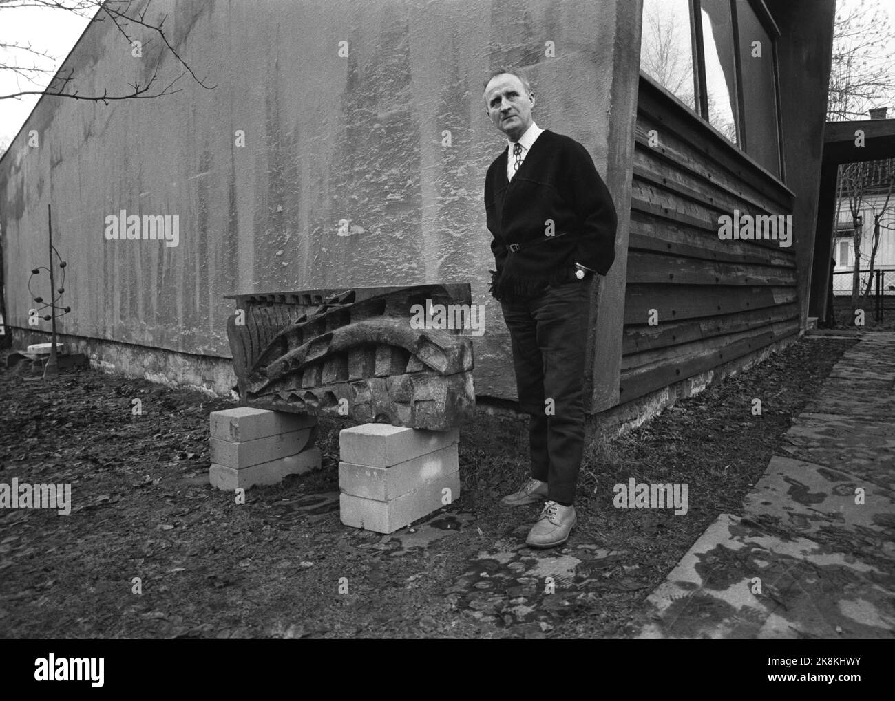 1971 artist ludvig eikaas outside his studio in oslo photo hi-res stock ...