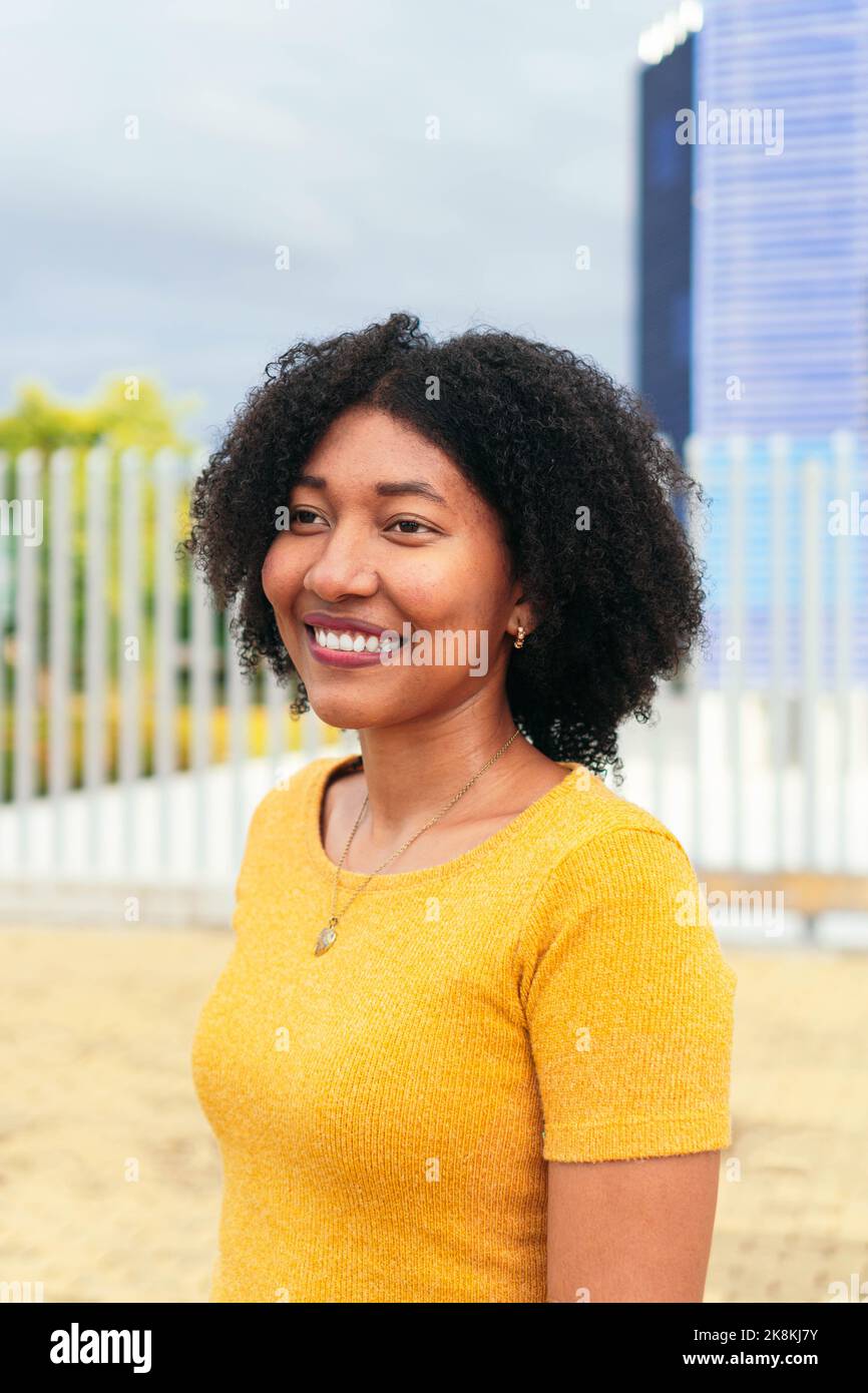 Looking to one side hi-res stock photography and images - Alamy