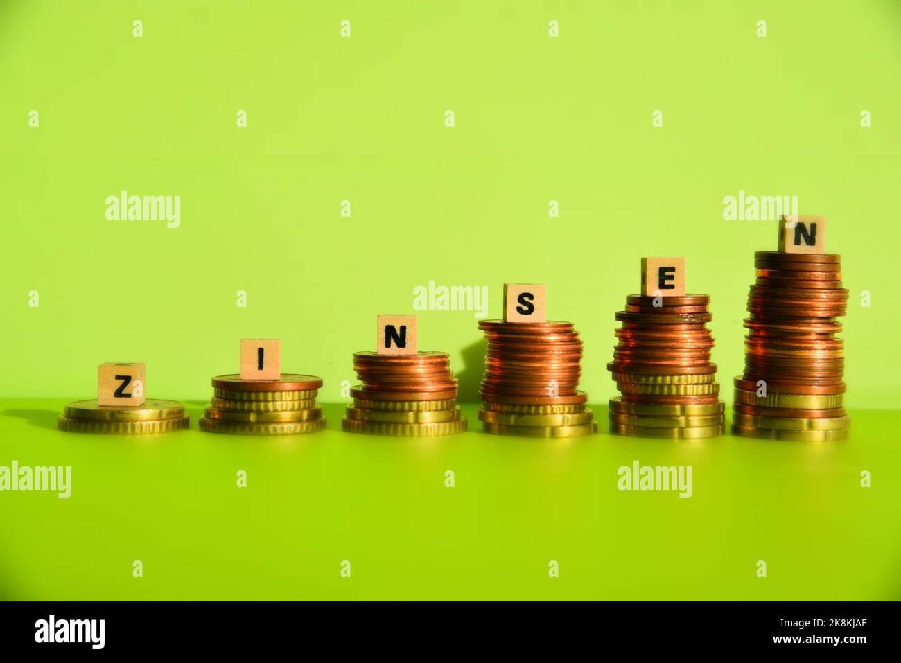 Steigende zinsen hi-res stock photography and images - Alamy