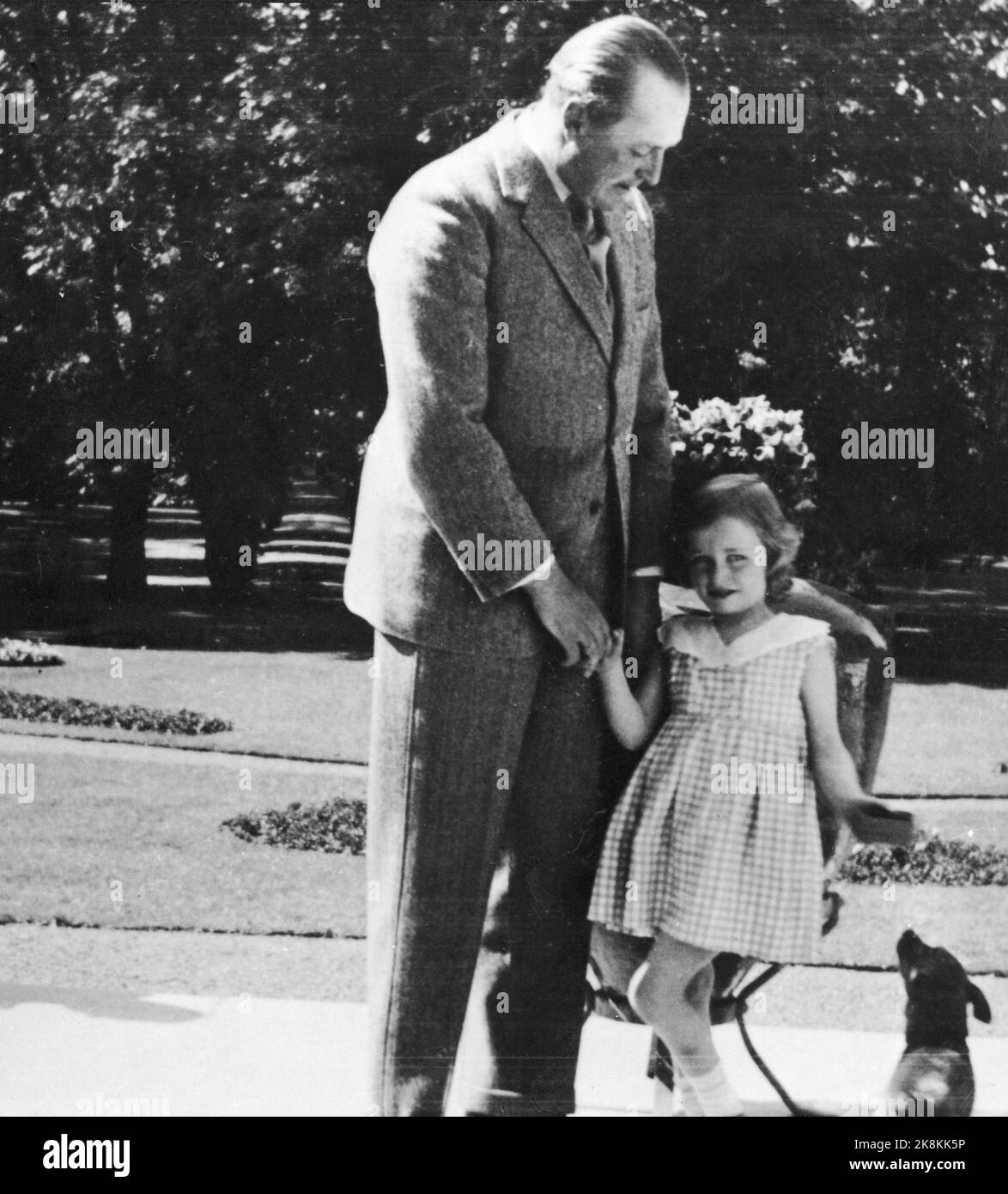 Skaugum 1935 crown prince olav and princess ragnhild photo hi-res stock ...