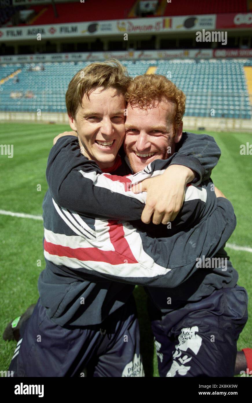 Erik johansen scanfoto ntb soccer embraces happiness hi-res stock photography and images - Alamy