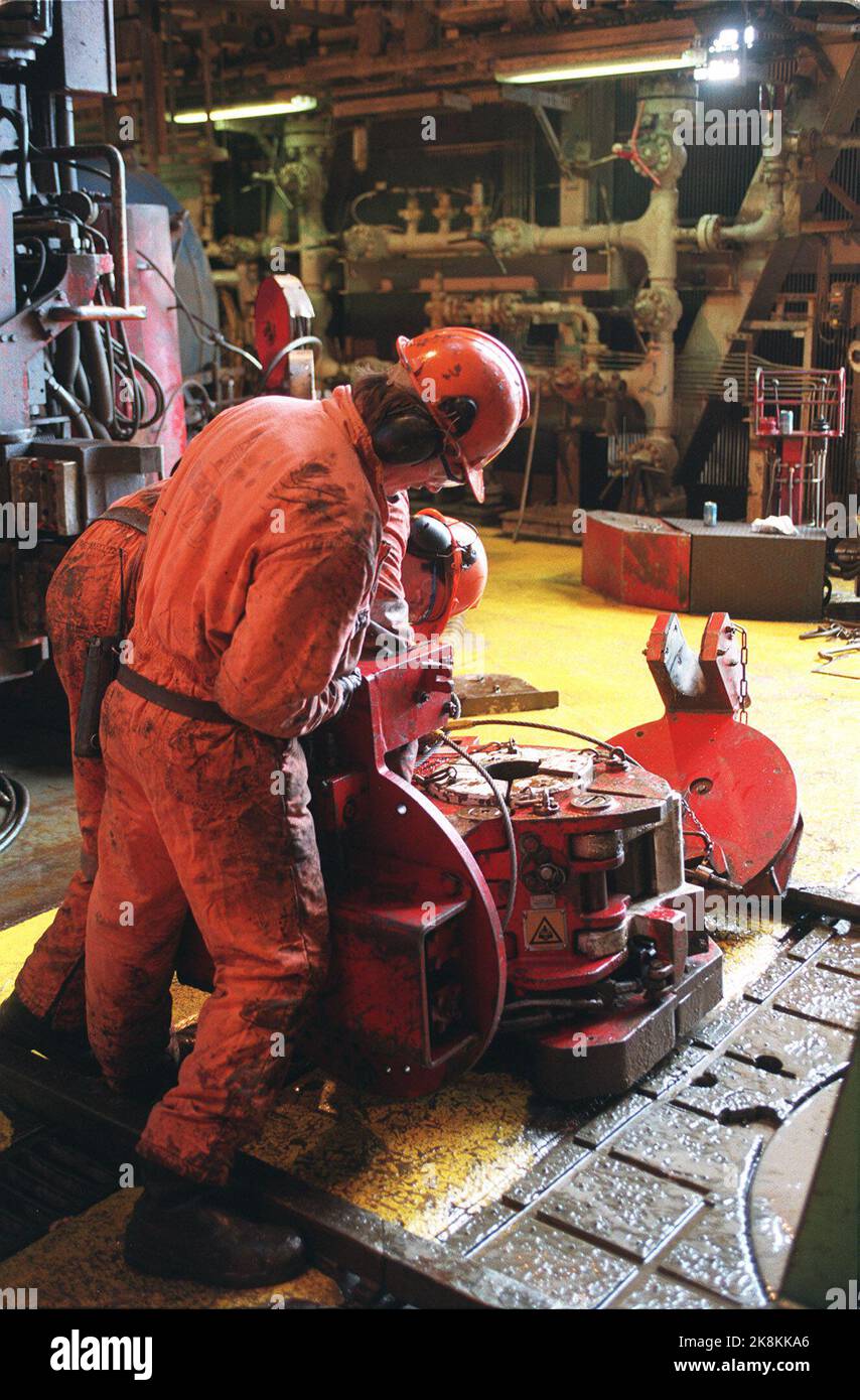 North Sea 19980909. Working life aboard the Oseberg B platform. From ...