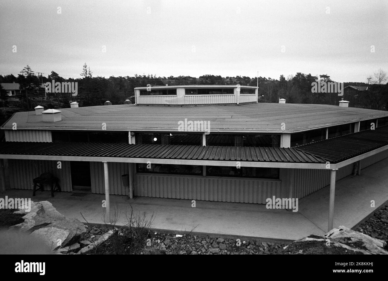 Hvaler 19691206 The Eight Edge of Hvaler The school was designed by Ole ...