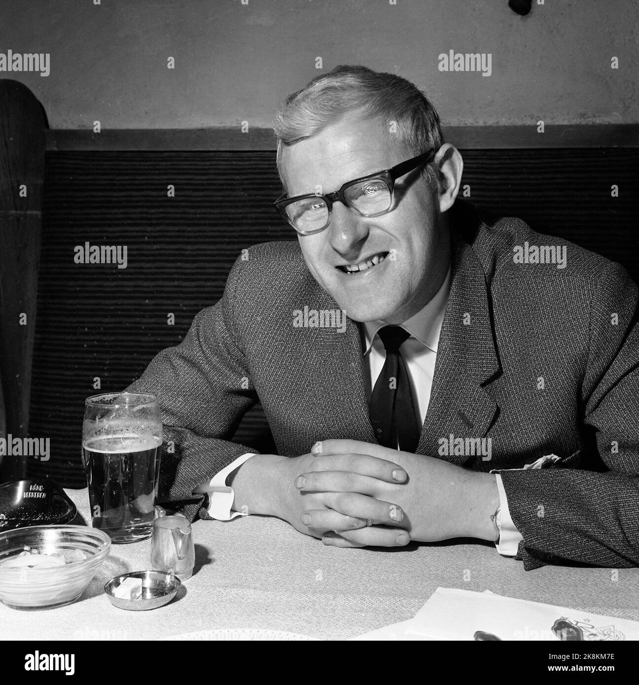 Oslo 19640602 The show singer and revisionist Ivar Medaas, interview ...