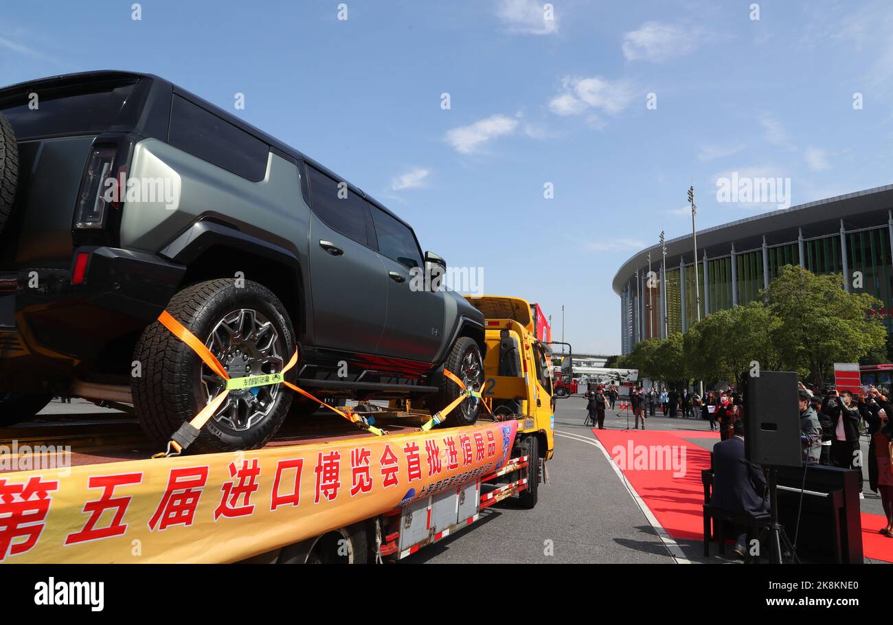 (221024) -- SHANGHAI, Oct. 24, 2022 (Xinhua) -- This photo taken on Oct ...