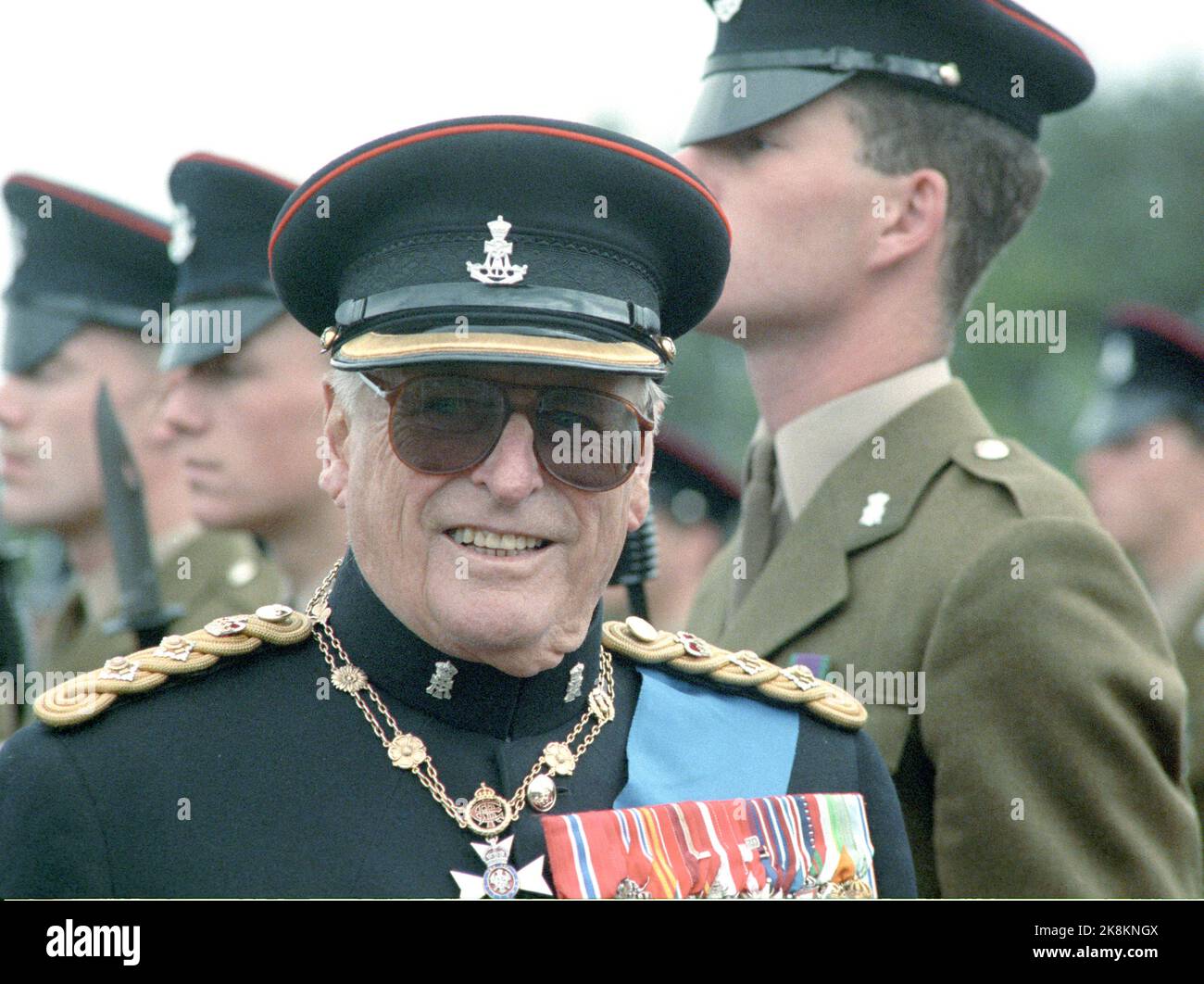 Richmond, England 19890625: King Olav visits his honorary regiment ...