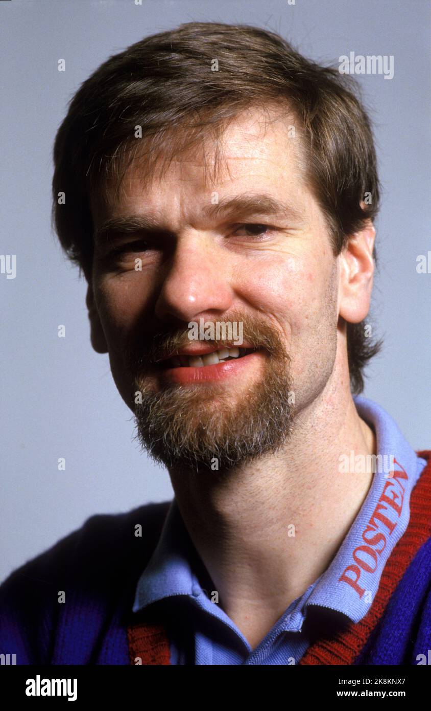 Oslo 19871209: Handball coach for the Norwegian women's team Sven Tore ...