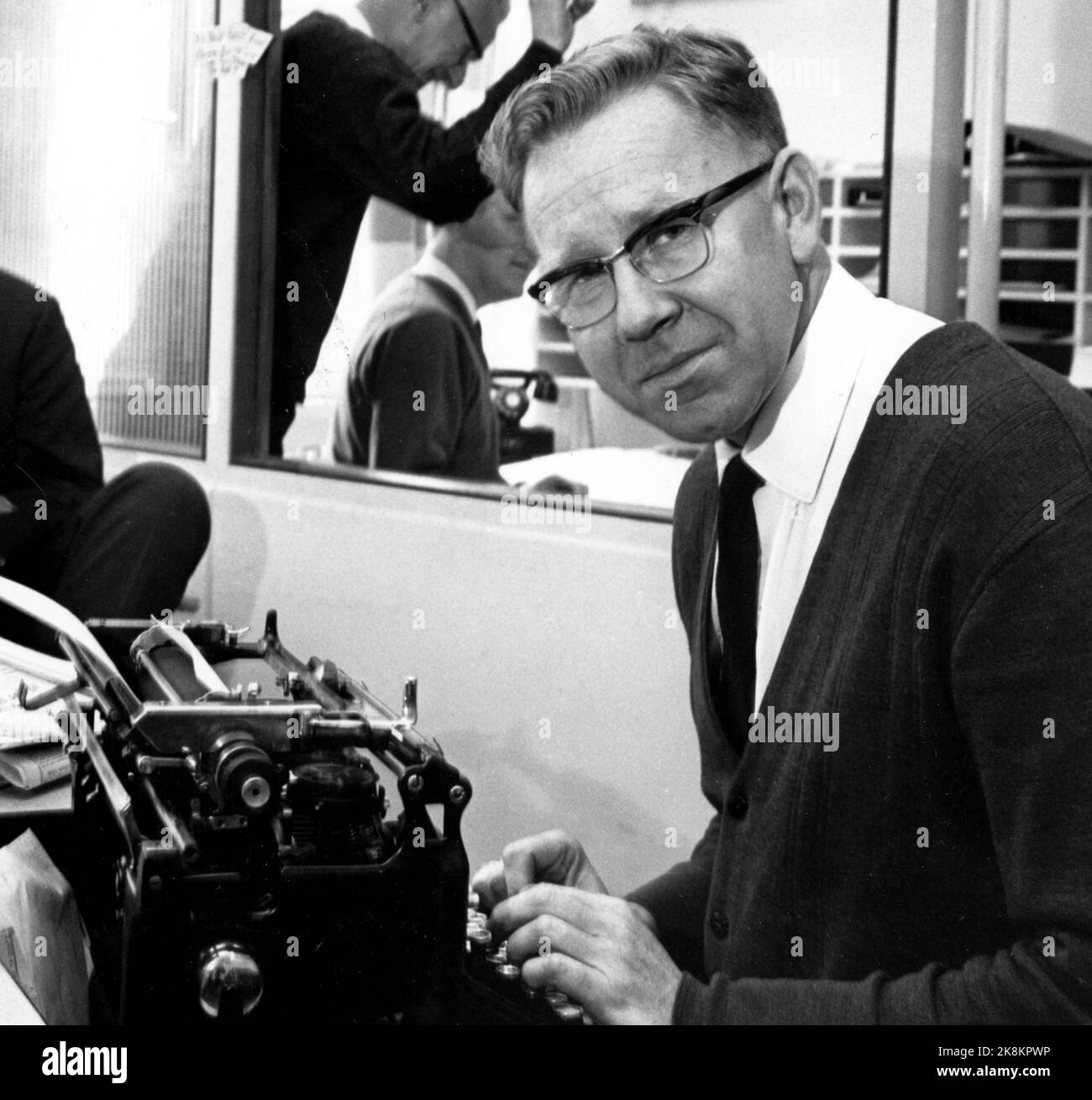 Sverre a borretzen current ntb typewriters alone portrait hi-res stock photography and images ...