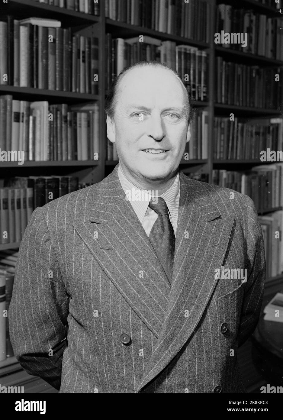 Asker 195300422. Crown Prince Olav photographed at Skaugum. Photo: NTB ...