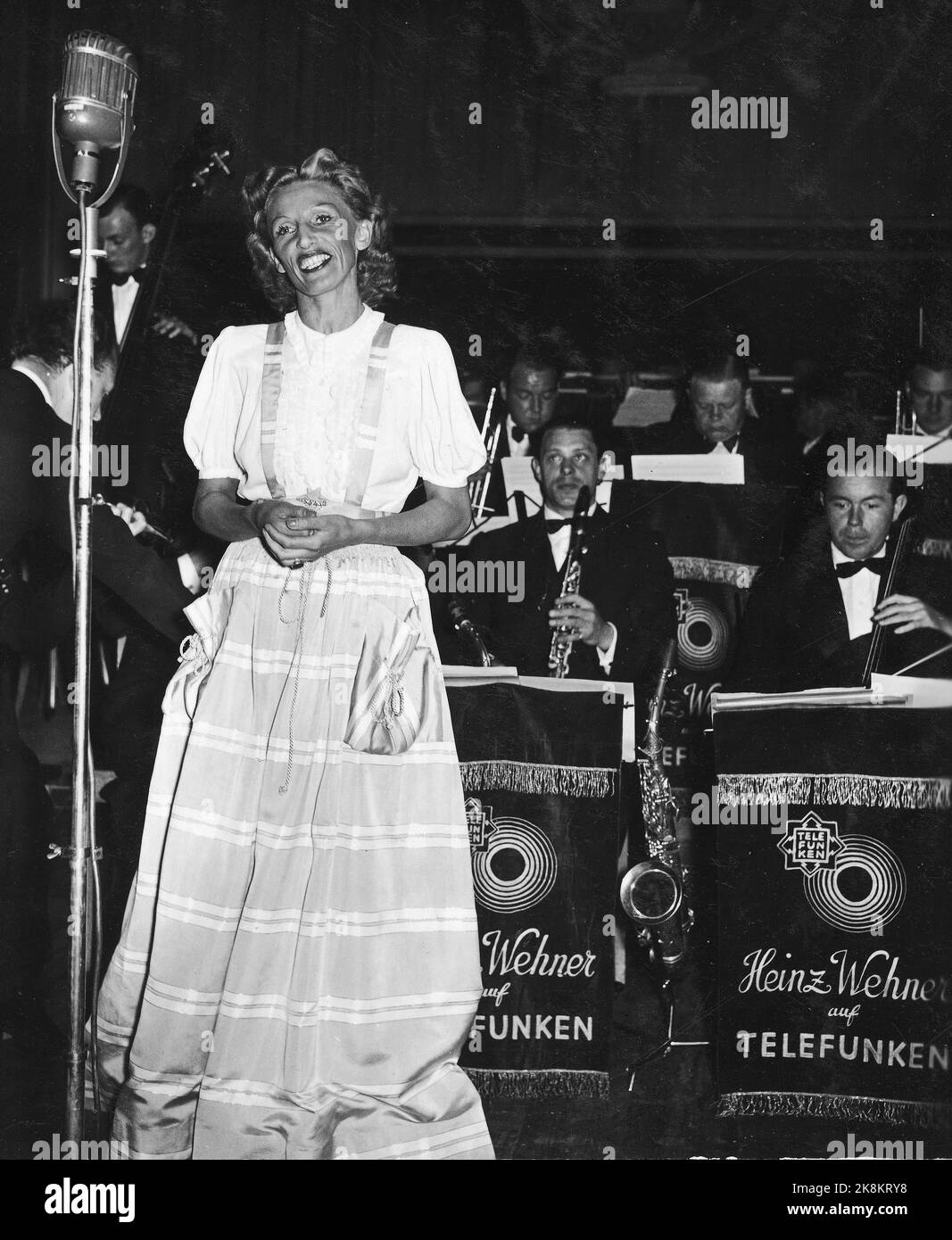 Oslo 19420614 Singer Lale Andersen concert in the auditorium. Liese ...