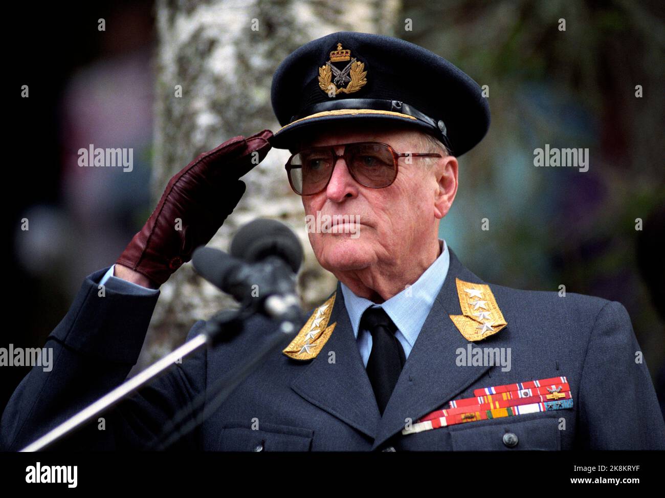 Molde April 28, 1990. King Olav under Kongebjørka where he stood with ...