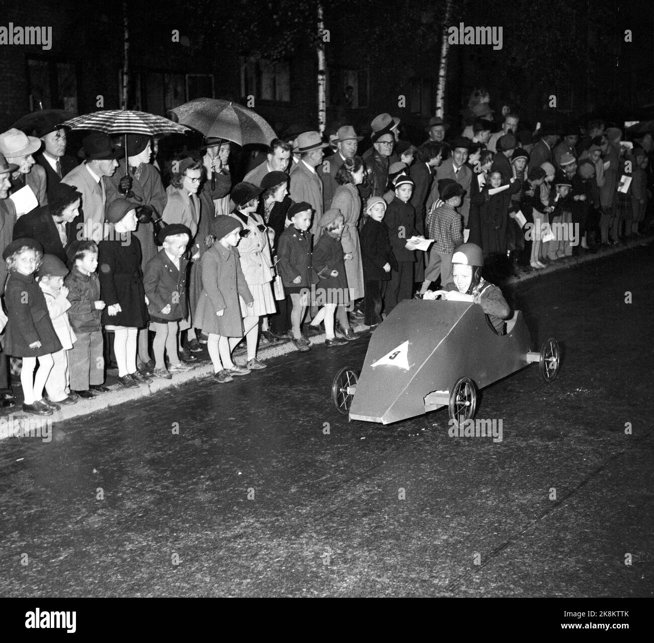Oslo, 19531025. Aftenposten arranges the Ola car race. Here is a kid ...
