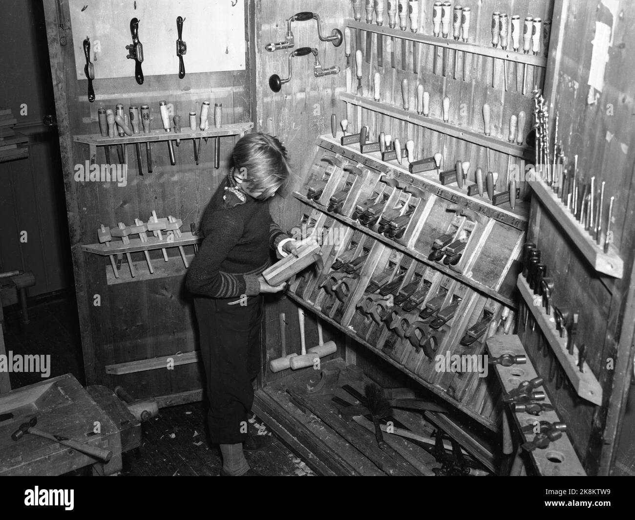 Oslo 19470111 A day at Bjølsen school. Nationwide drawing competition ...