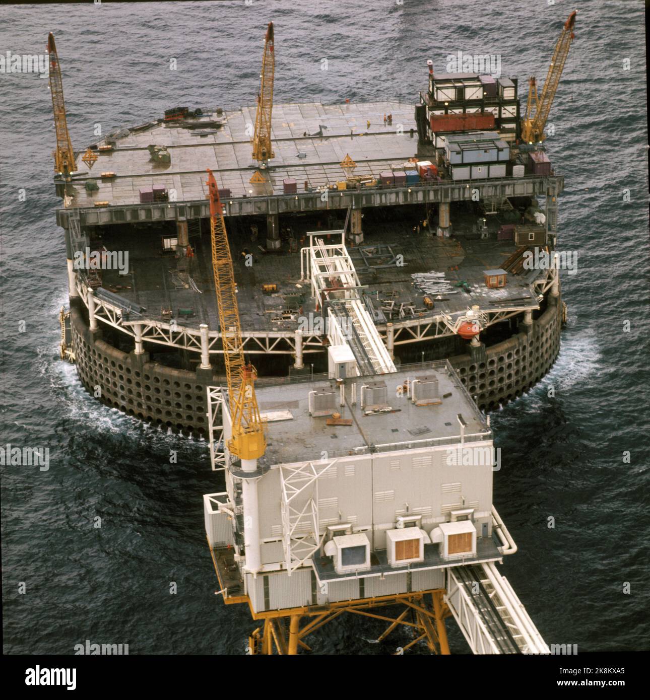 Overview image of the ekofisk tank photo hi-res stock photography and ...