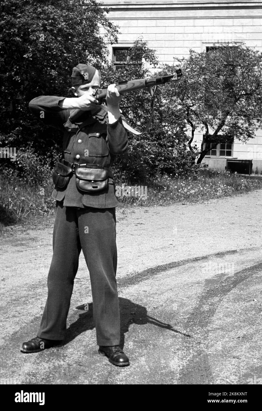 WW2 Oslo 19440616 Driver's yard with rifle. Photo: NTB *** Photo not ...
