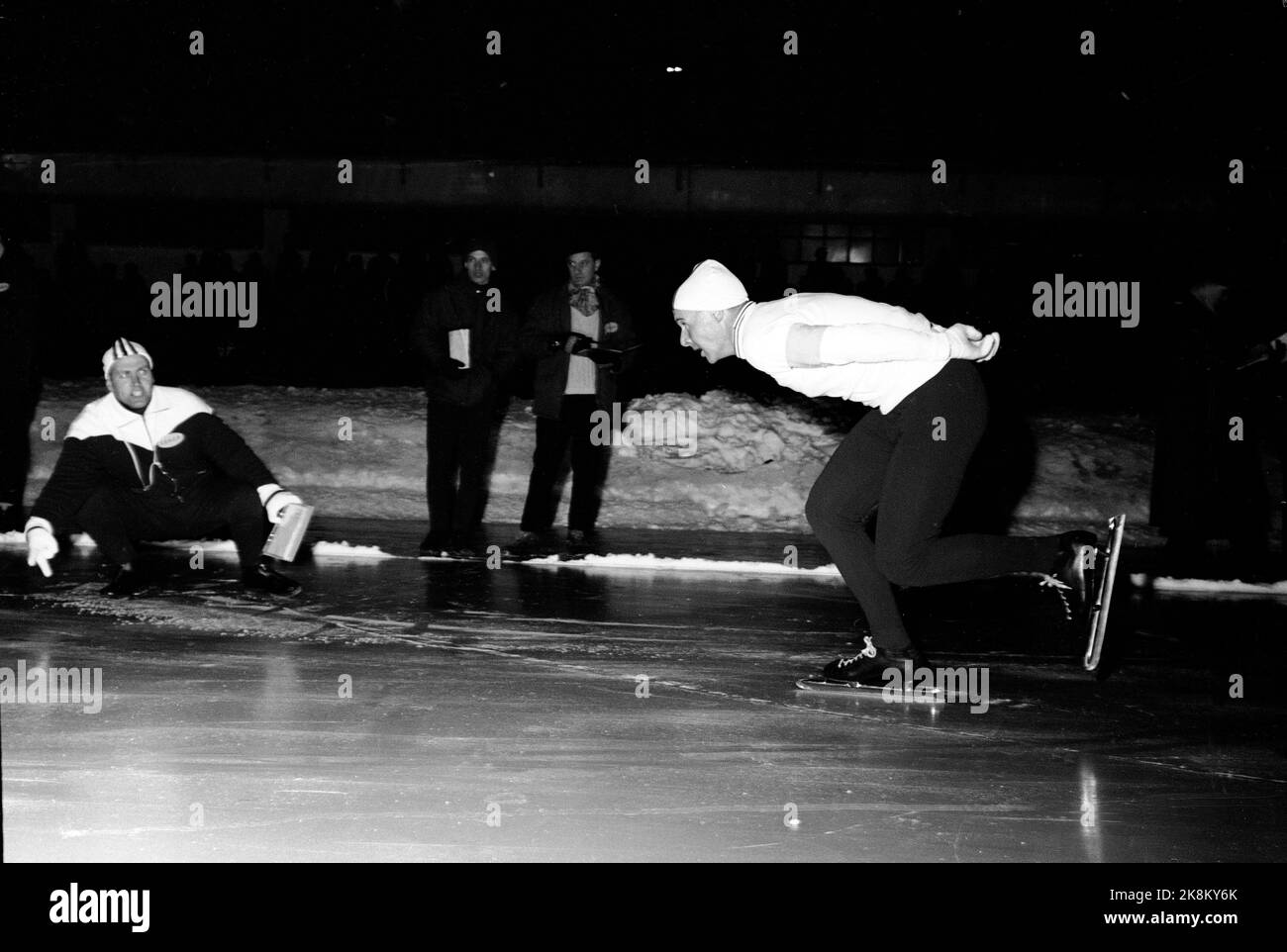 Secondant hi-res stock photography and images - Alamy