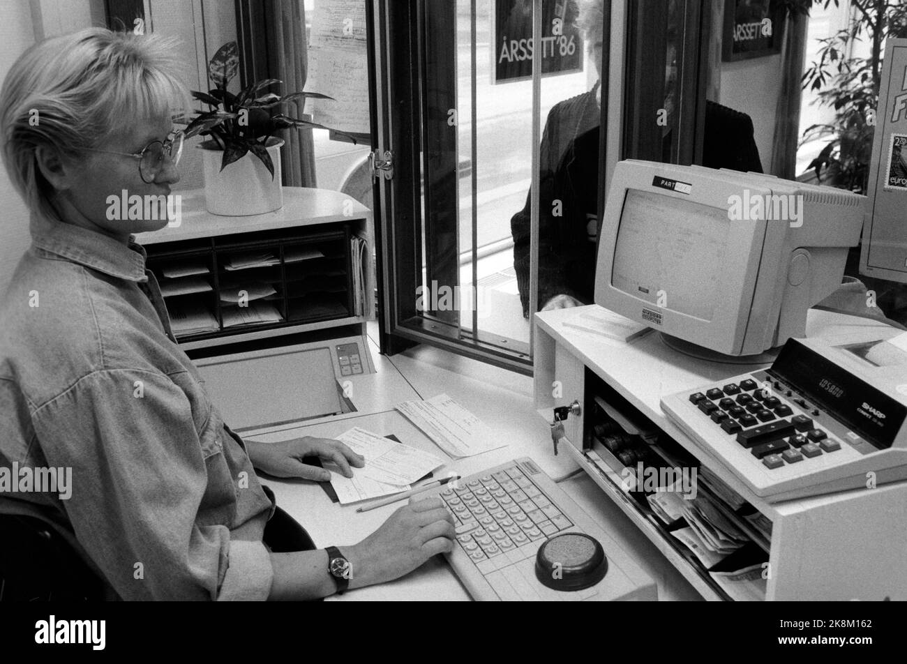 1986 computer Black and White Stock Photos & Images - Alamy