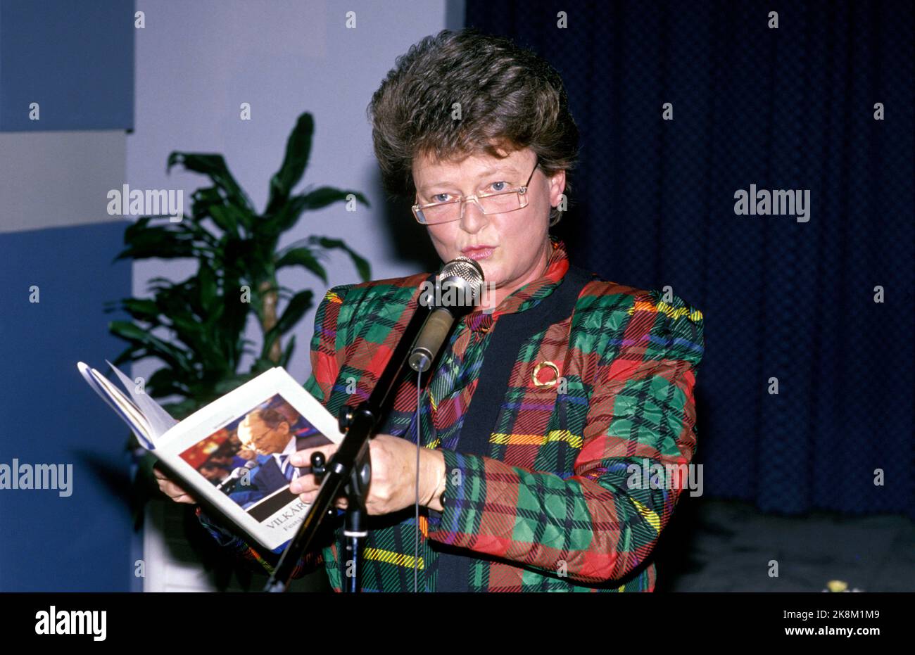 Oslo 19901124 - Politician Jan P. Syse celebrates his 60th birthday ...