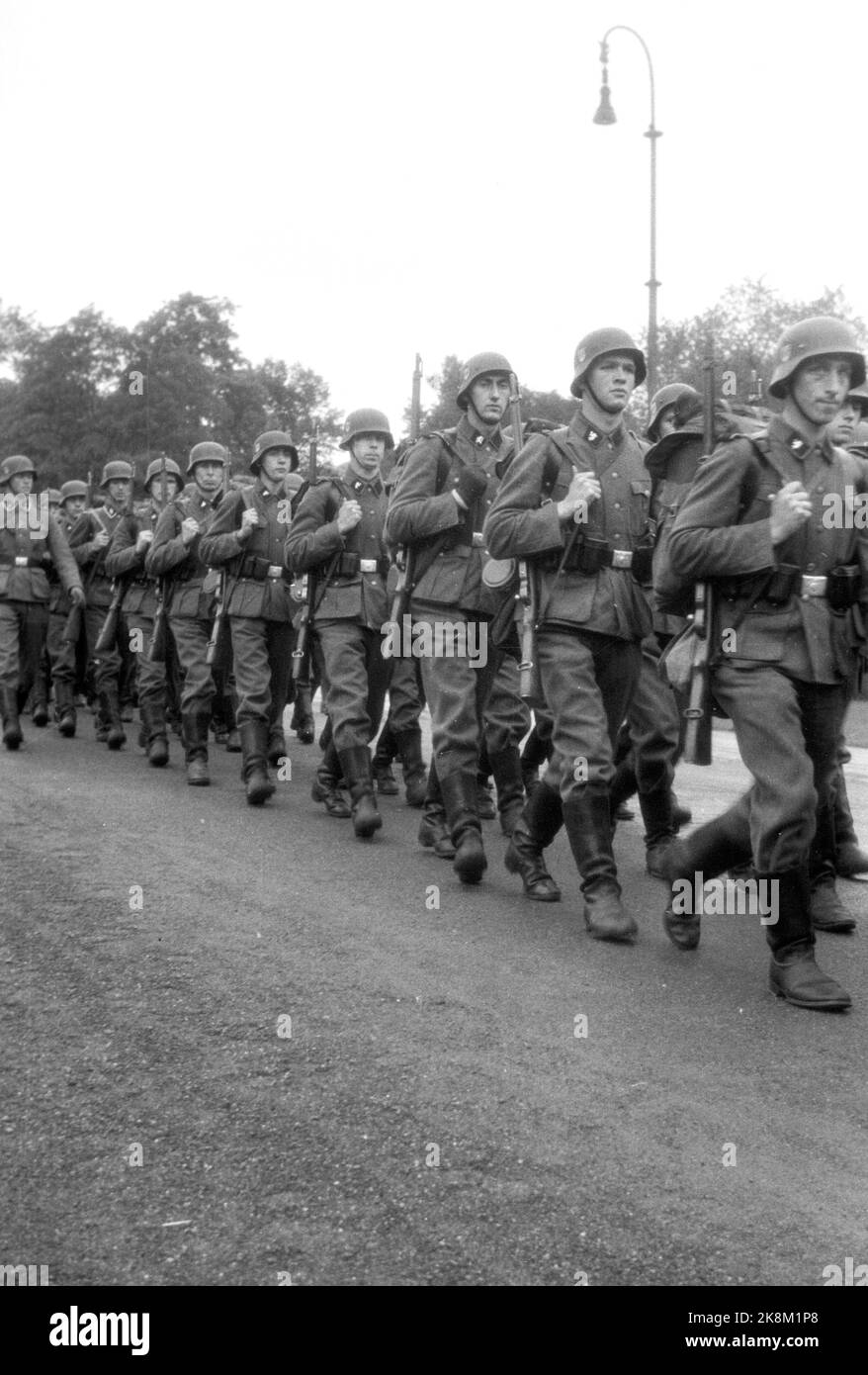 Oslo October 1942. The Norwegian Legion with parade at the Castle ...