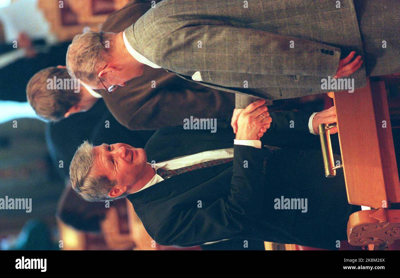 Ntb ntb politicians change hi-res stock photography and images - Alamy