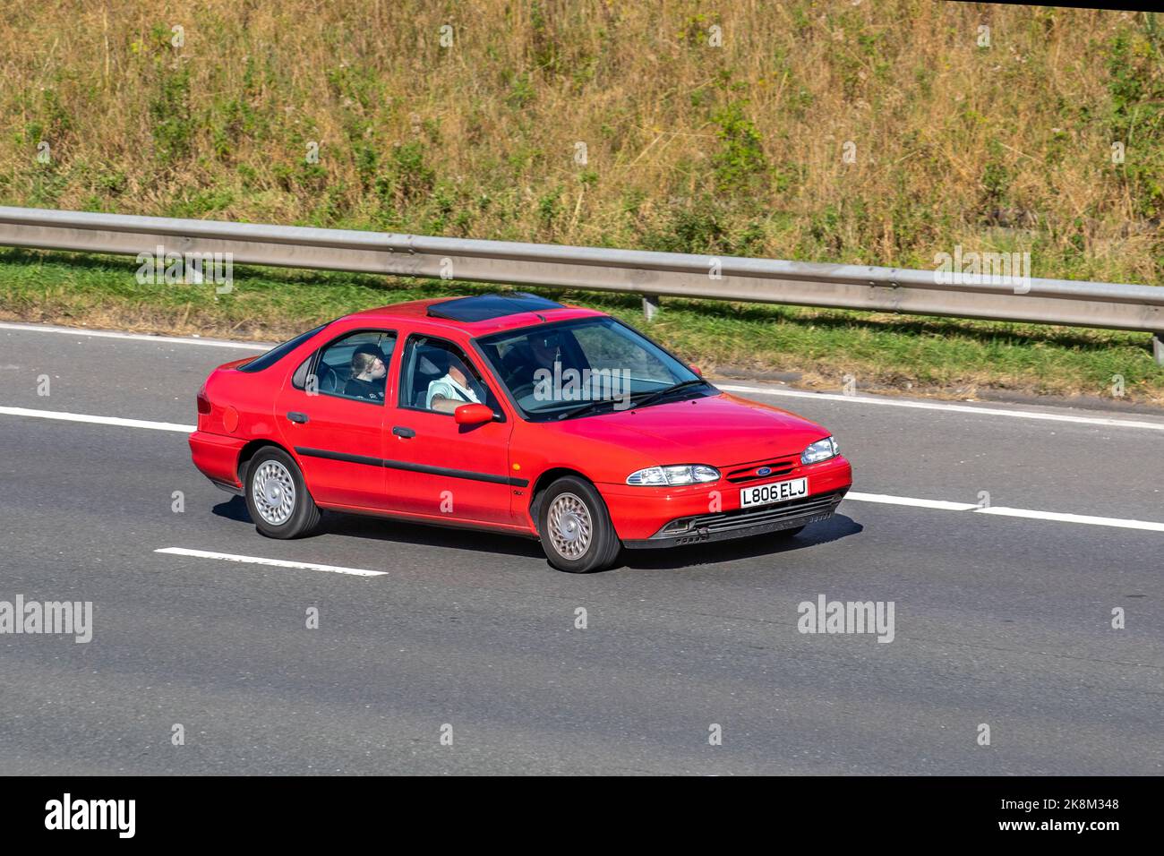 1994 90s nineties Red FORD Mondeo Glx hatchback 1796cc 5-speed manual ...