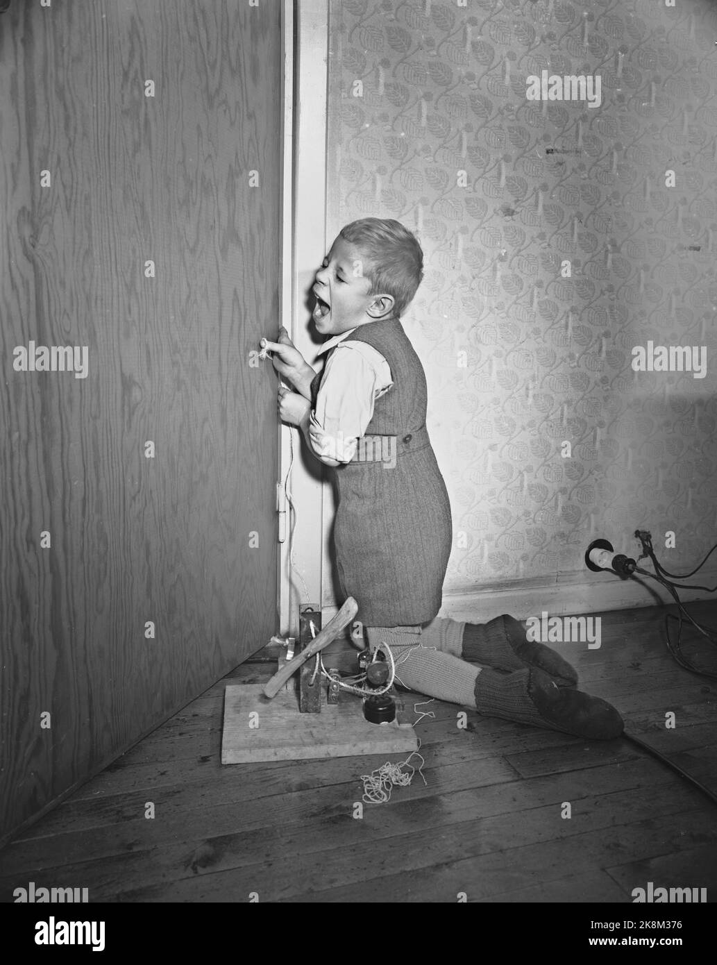 Illustration photo boy hugs his fingers in the door hi-res stock ...