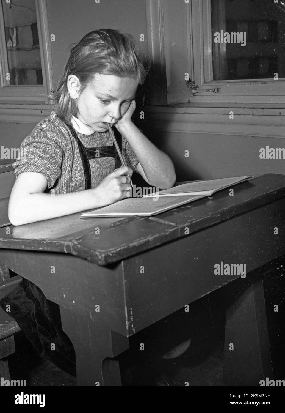 Oslo 19470111 A day at Bjølsen school. Nationwide drawing competition ...