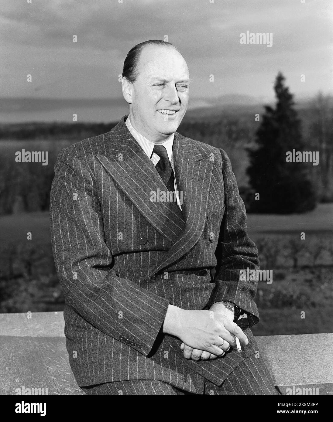 Crown prince olav smokes cigarette hi-res stock photography and images ...