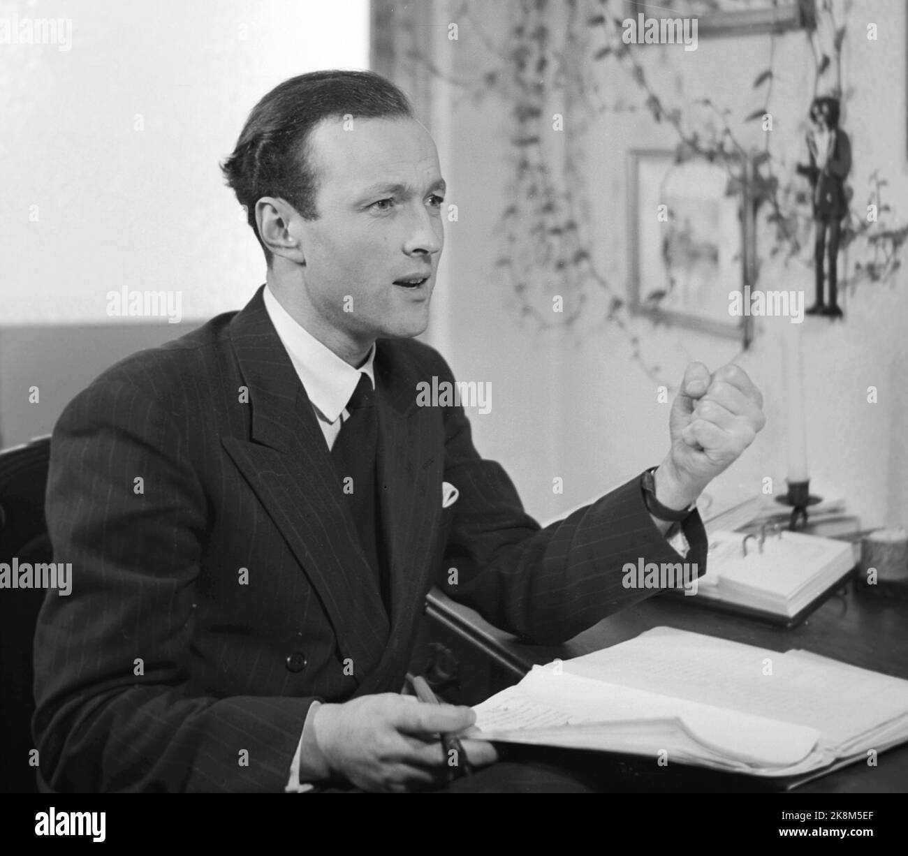 Oslo 19470347. Actor Frank Robert sits and reads at the desk. Photo ...