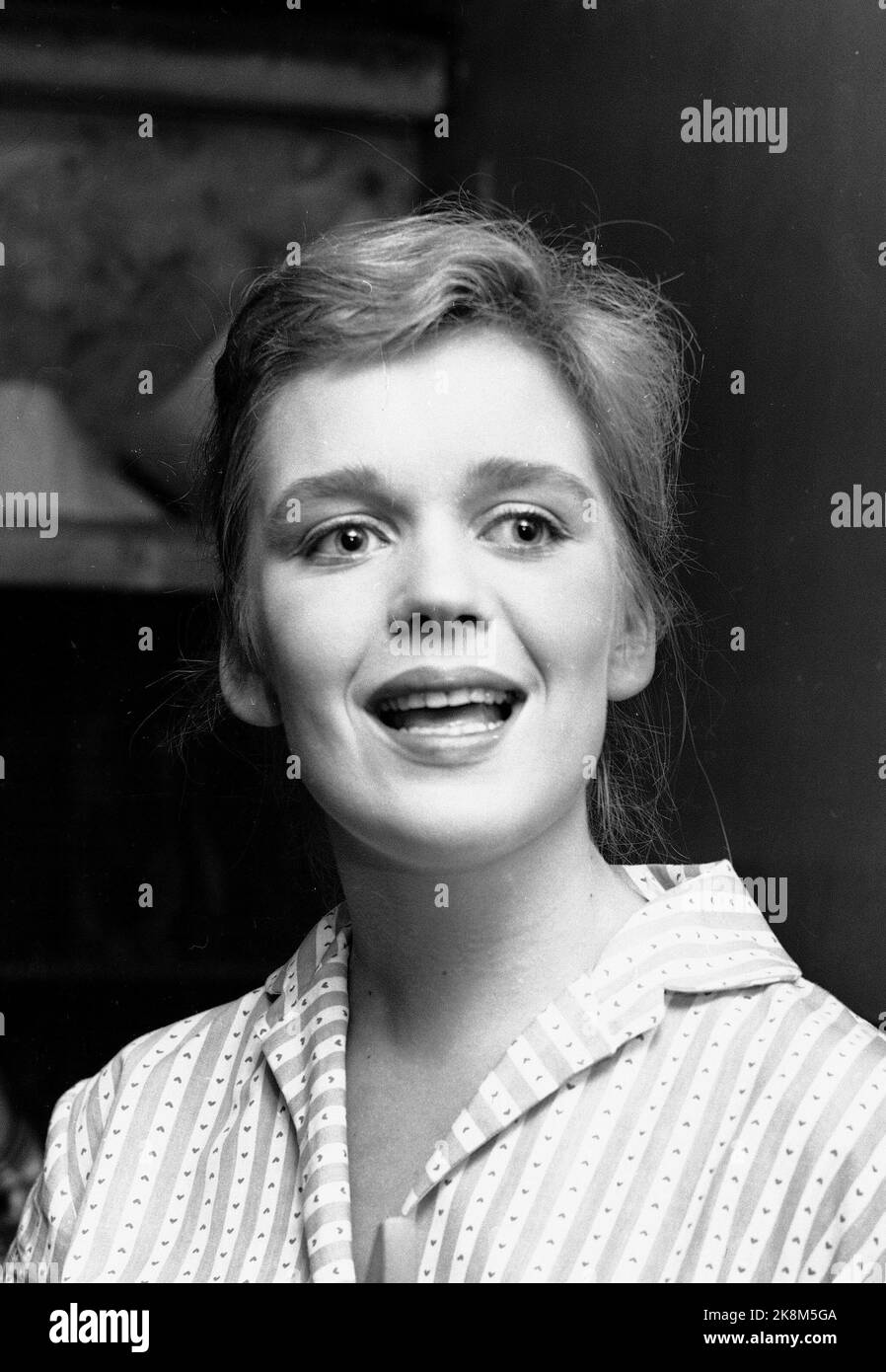 Oslo in the fall of 1956. Frogner Gymnas sets up review. Here Kari ...