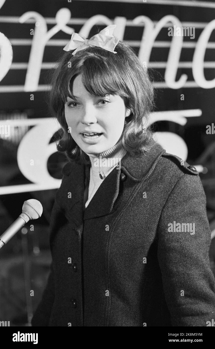 Artist ase kleveland unden loop in his hair photo hi-res stock ...