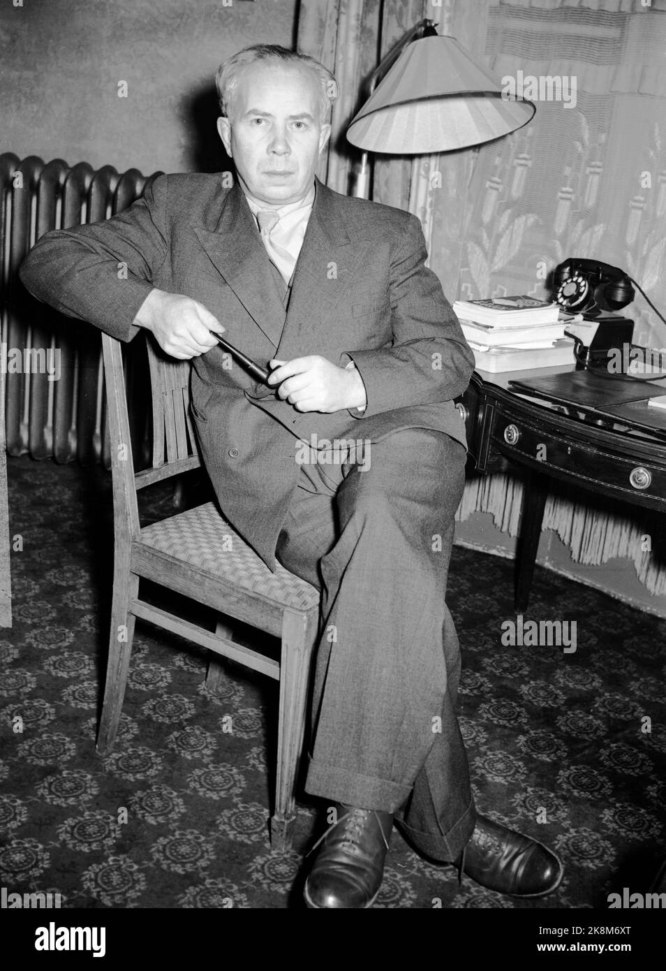 Worker photographed hi-res stock photography and images - Alamy