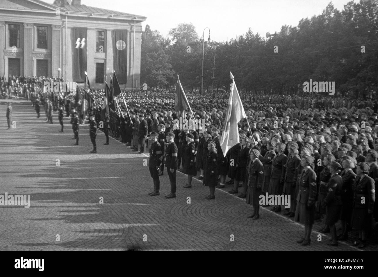 WW2 Oslo 19440925 The shepherd holds pattern on the university square ...