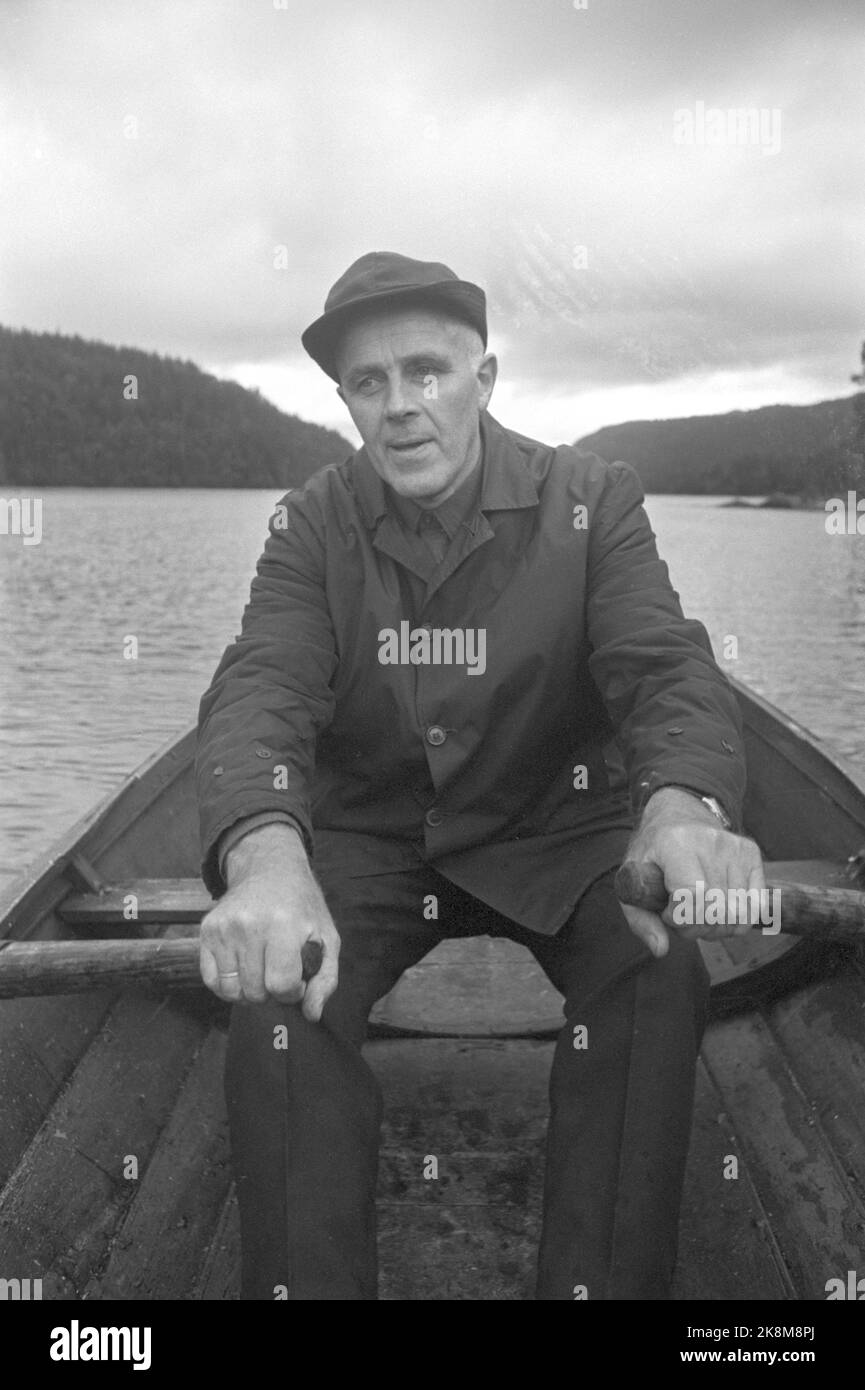 Jan erik olsen current ntb hats alone rowboats hi-res stock photography ...