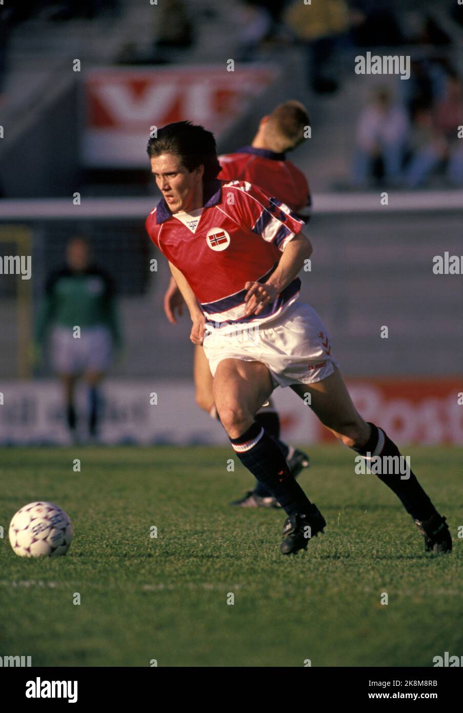 Oslo 19920513. Football, the national team. Øyvind Leonhardsen in action in international match ...