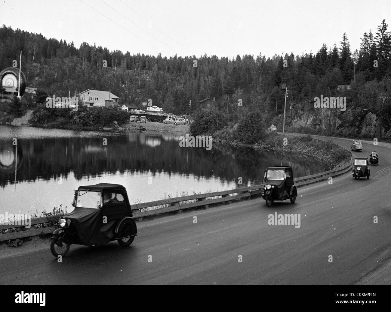 Oslo 19520617 Twenty war invalid from England on tour in Norway. Here ...