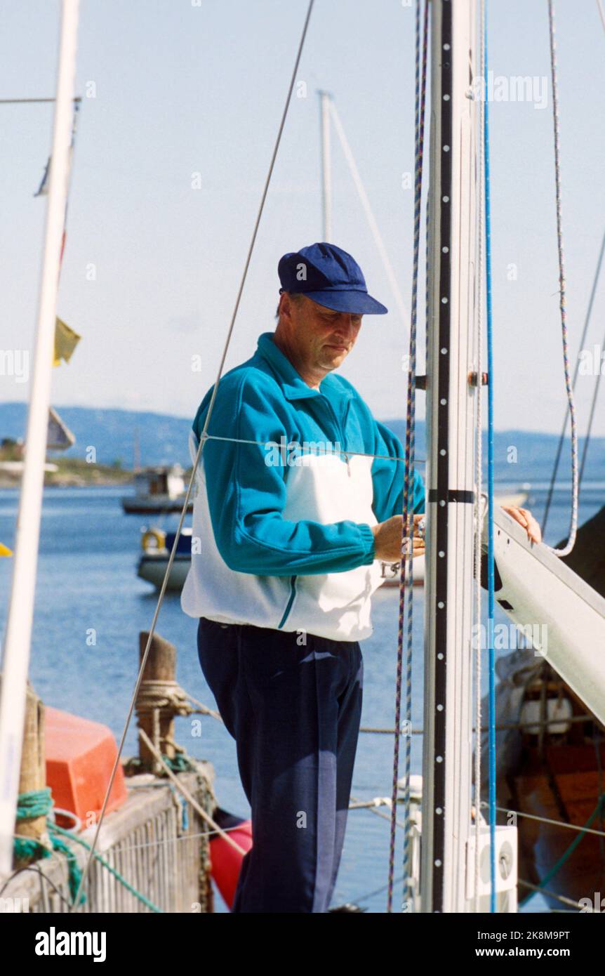 Oslo May 16, 1992. King Harald coaches sailing in the Oslo Fjord. Here ...