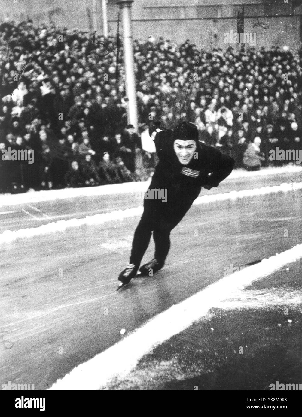 Oslo 1948 Skater Sverre Farstad in action at Bislett. Photo: Current / NTB Stock Photo - Alamy