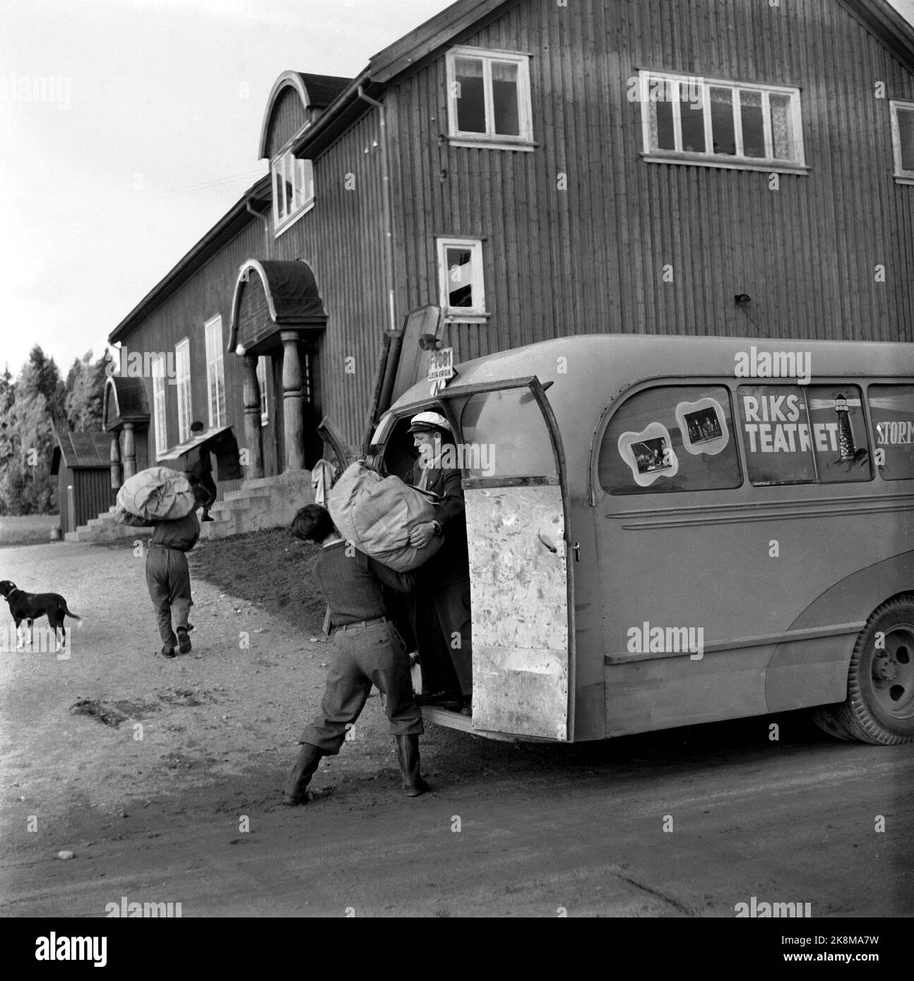 Current ntb tour theatre bus hi-res stock photography and images - Alamy