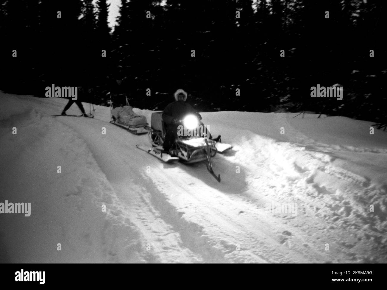 Golsfjellet, Easter 1962: Eight thousand takes care. The Red Cross is ...