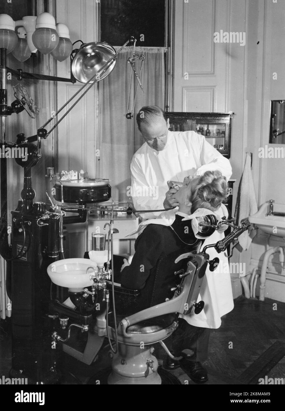 Female patient at the dentist - undated, about 1939?. Photo: NTB Stock ...