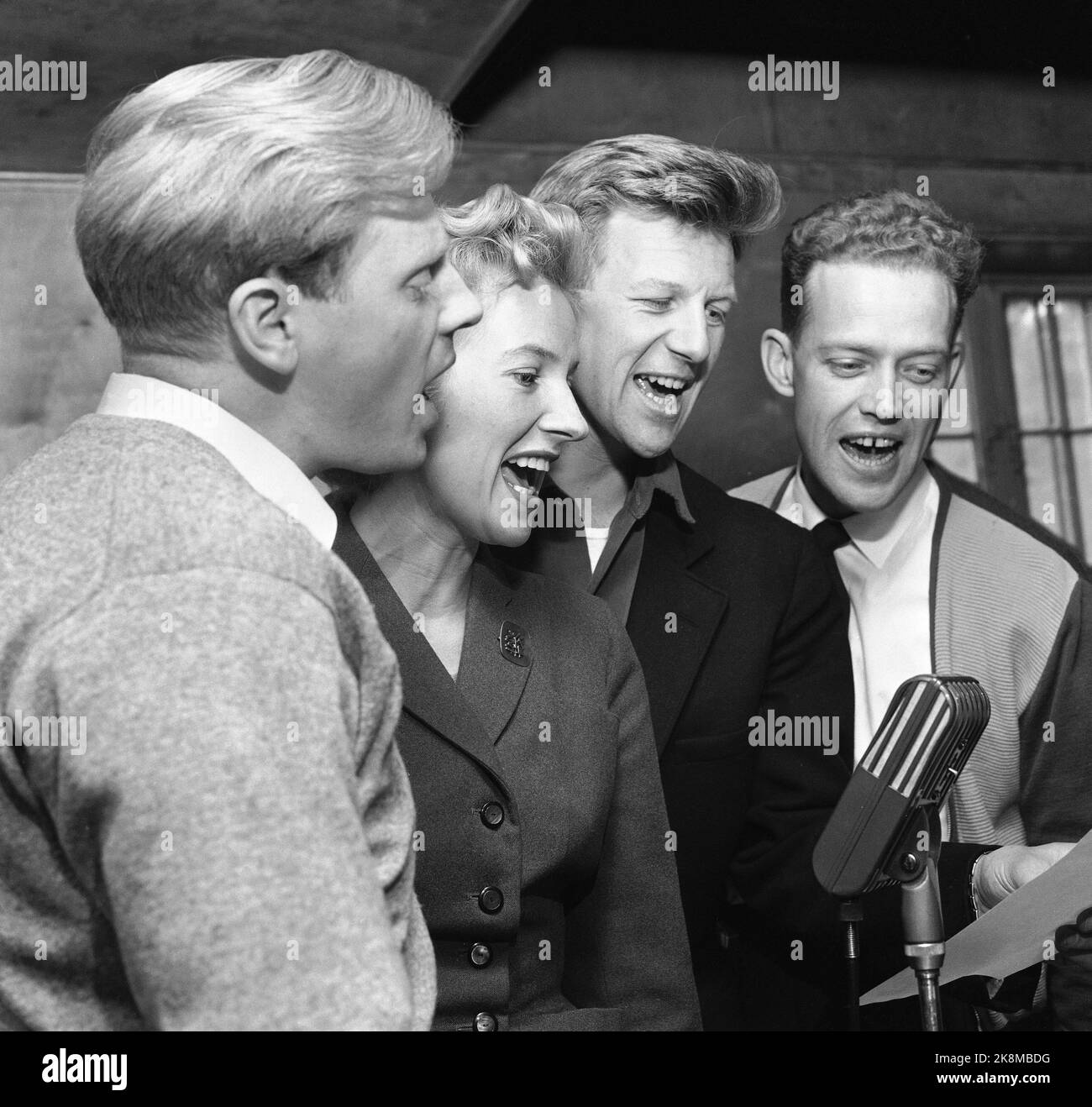 Oslo 18 May 1957. "The Monn-Keys" makes record. Here during recording ...