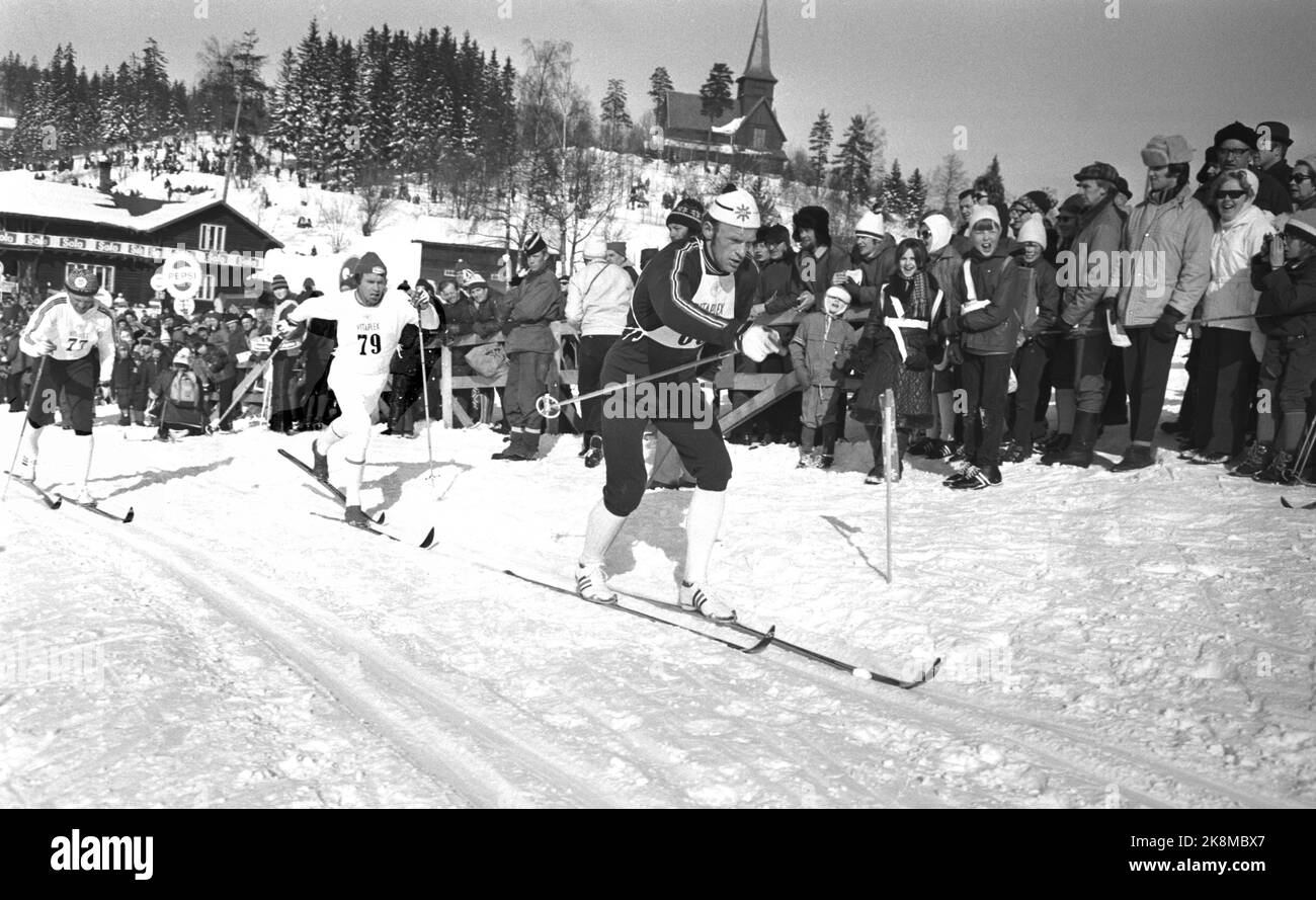 Current ntb cross country skiing full figure action hi-res stock photography and images - Alamy
